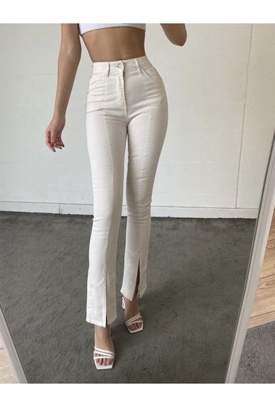 Ivy Clo Beyaz Paçası Yırtmaç Detaylı Push Up Jean