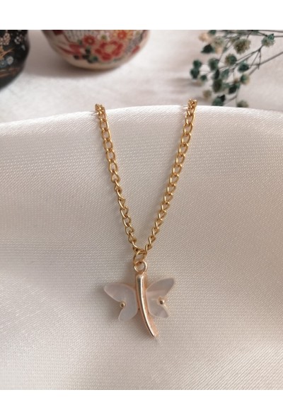 Kadın Beyaz Sedef Taşlı Yusufçuk Figürlü Kolye Kadın Beyaz Sedef Taşlı Yusufçuk Figürlü Kolye