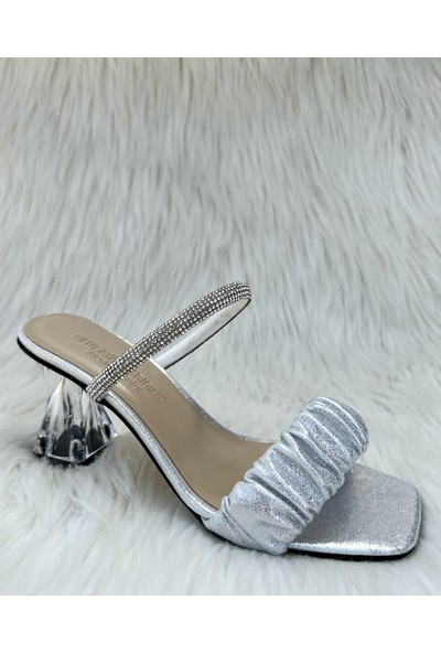 Bulut Ayakkabı Gümüş Kadın Taşlı Büzgülü Şeffaf Topuklu Terlik - Gümüş - 43 Bulut Ayakkabı Gümüş Kadın Taşlı Büzgülü Şeffaf Topuklu Terlik - Gümüş - 43