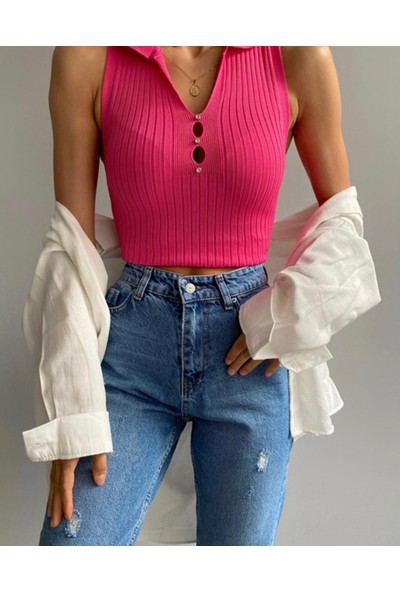Kolsuz Düğme ve Yaka Detaylı Triko Bluz