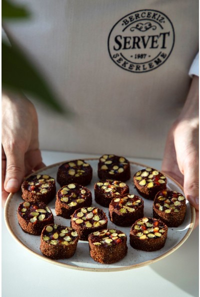 Bercekız Servet Şeker İlavesiz Çilekli Antep Fıstıklı Servet Özel 400 gr Bercekız Servet Şeker İlavesiz Çilekli Antep Fıstıklı Servet Özel 400 gr