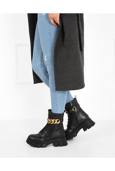 Önü Zincir Detaylı Kalın Taban Siyah Kadın Bot