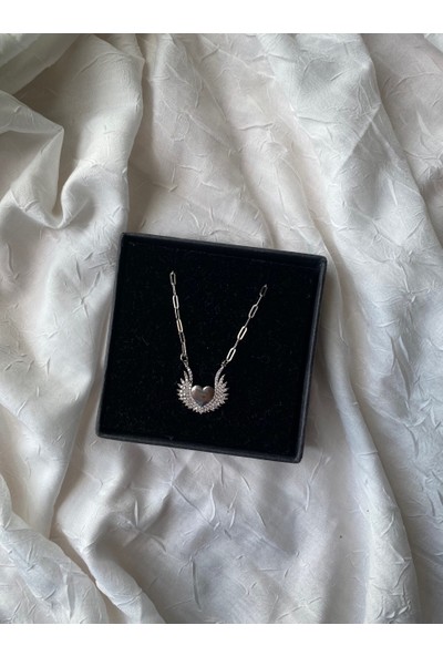 MHT Çelik Parlak Kanat Figürlü Taşlı Kalpli Zincir Kolye