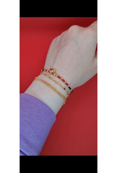 Miremsu Aksesuar Kırmızı Kalpli Üçlü Zincir Bileklik Miremsu Aksesuar Kırmızı Kalpli Üçlü Zincir Bileklik