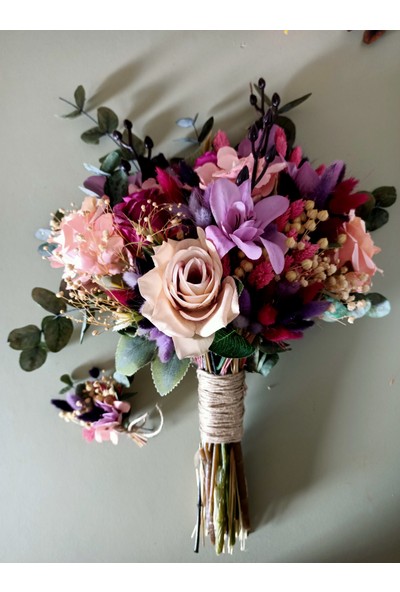 Bir Hanımeli Mor Gelin Çiçeği