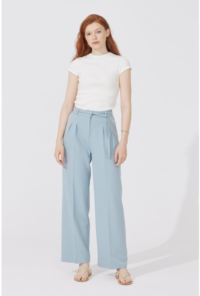 Mavi Kemerli Pileli Pantolon