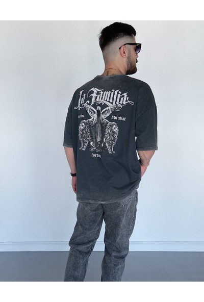 Freemuar La Familia Baskılı Siyah Yıkamalı T-Shirt Freemuar La Familia Baskılı Siyah Yıkamalı T-Shirt