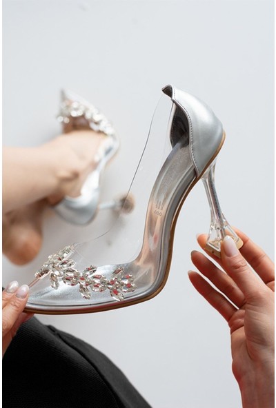 11 cm Şampanya Topuk Şeffaf Taşlı Stiletto Gümüş Kadın Ayakkabı Seriva 11 cm Şampanya Topuk Şeffaf Taşlı Stiletto Gümüş Kadın Ayakkabı Seriva