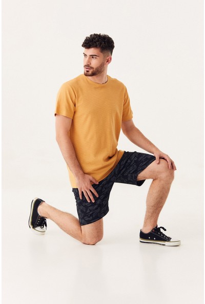 Palmiye Baskılı Cebi Fermuarlı Şort