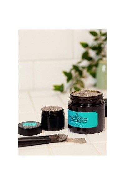 The Body Shop Himalayan Charcoal - Toksinlerden Arındırıcı Işıltı Veren Maske 15 ml The Body Shop Himalayan Charcoal - Toksinlerden Arındırıcı Işıltı Veren Maske 15 ml