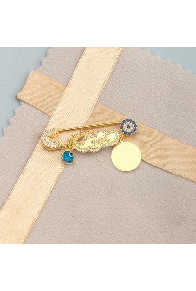 925 Ayar Gümüş Kişiye Özel Güneş ve Bulut Plakalı Bebek Hediyelik Iğne 925 Ayar Gümüş Kişiye Özel Güneş ve Bulut Plakalı Bebek Hediyelik Iğne