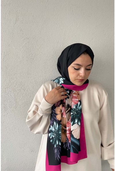 Mood Store Şerit Detaylı Çiçek Desenli Ipeksi Twill Şal Mood Store Şerit Detaylı Çiçek Desenli Ipeksi Twill Şal