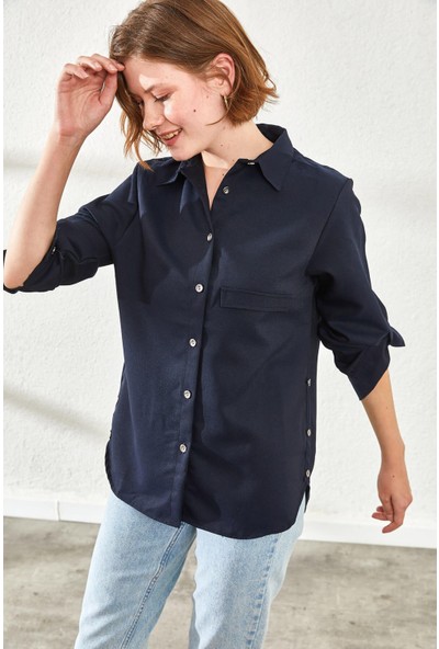 Oshebu Kadın Yanı Düğme Aksesuarlı Gömlek Oshebu Kadın Yanı Düğme Aksesuarlı Gömlek