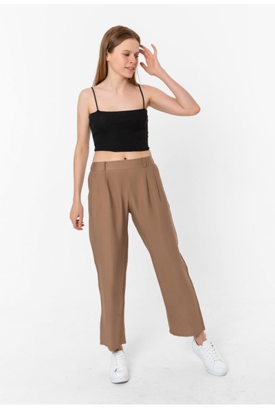 Esra Nas Pileli Pantolon