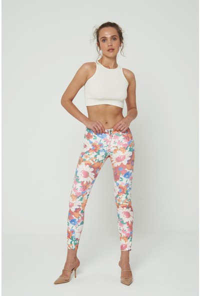Cross Jeans Naomi Çiçek Desenli Normal Bel Paçası Fermuarlı Skinny Fit Jean Pantolon C 4526-048 Cross Jeans Naomi Çiçek Desenli Normal Bel Paçası Fermuarlı Skinny Fit Jean Pantolon C 4526-048
