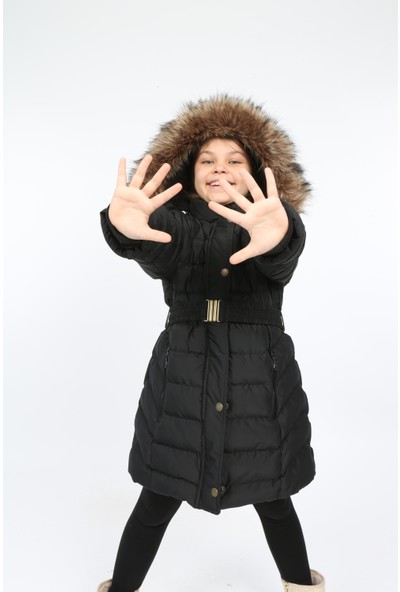 Buket Tekstil Siyah Renkli Kemerli Çıkarılabilir Kapüşonlu ve Kürklü Şişme Kız Çocuk Montu Buket Tekstil Siyah Renkli Kemerli Çıkarılabilir Kapüşonlu ve Kürklü Şişme Kız Çocuk Montu