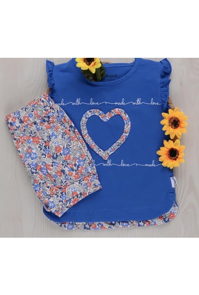 Kalp ve Çiçek Desenli Kız Çocuk Şort 2 Parça Kalp ve Çiçek Desenli Kız Çocuk Şort 2 Parça