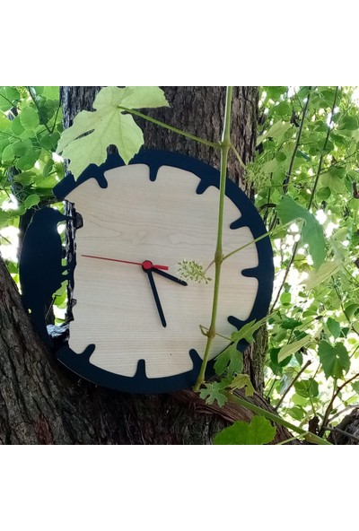Ağaçkakan Detaylı Çift Katlı Ahşap Duvar Saati Ağaçkakan Detaylı Çift Katlı Ahşap Duvar Saati