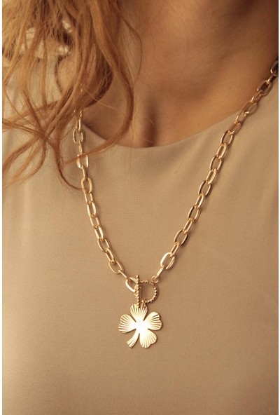 4 Yapraklı Yonca Şans Kolyesi 4 Yapraklı Yonca Şans Kolyesi