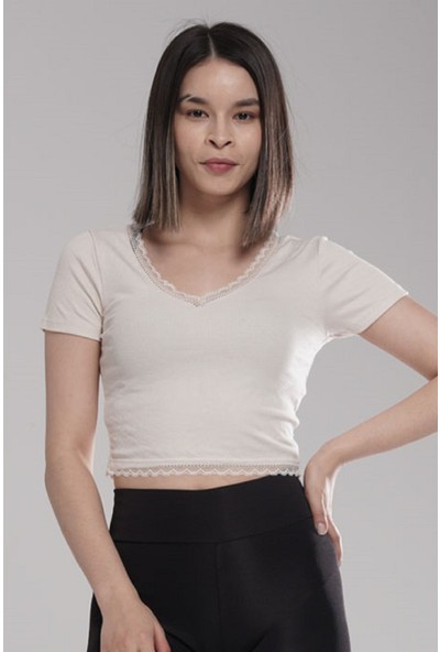 Mdz Collectıon Kısa Kollu Bel ve Boyun Dantelli Ekru Crop Mdz Collectıon Kısa Kollu Bel ve Boyun Dantelli Ekru Crop