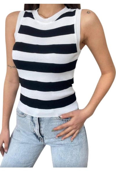 Bisou Siyah Beyaz Çizgili Basic Triko Bluz Bisou Siyah Beyaz Çizgili Basic Triko Bluz