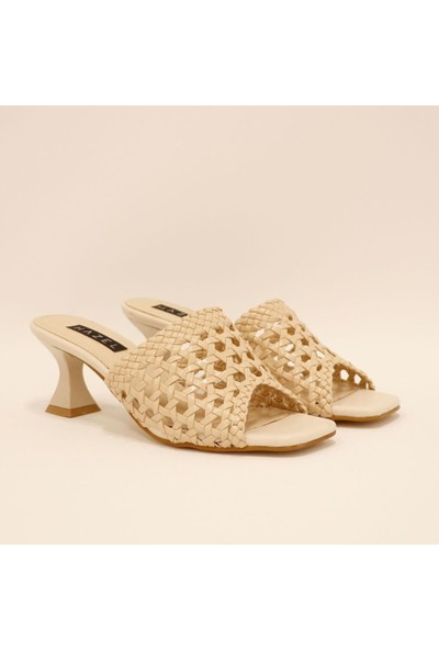 Hazel Ayakkabı Topuklu Kadın Terlik 910 Hazel Ayakkabı Topuklu Kadın Terlik 910