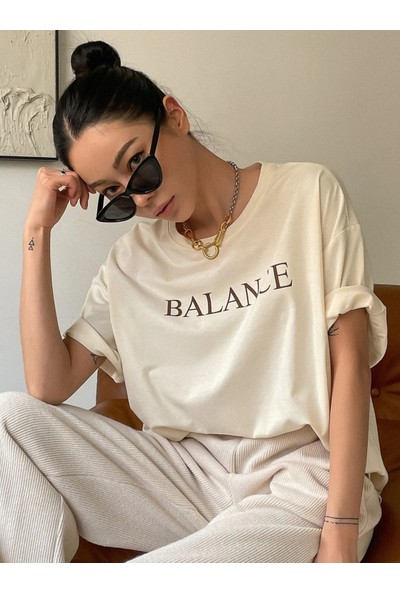 Kadın Bej Balance Baskılı Oversize T-Shirt