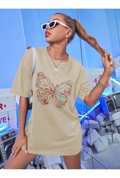 Bej Renkli Kelebek Logo Oversize T-Shirt Bej Renkli Kelebek Logo Oversize T-Shirt