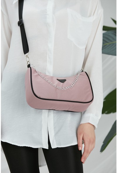 Shaka U6 Pudra Cüzdanlı Zincirli Çanta 27 x 14 cm Shaka U6 Pudra Cüzdanlı Zincirli Çanta 27 x 14 cm