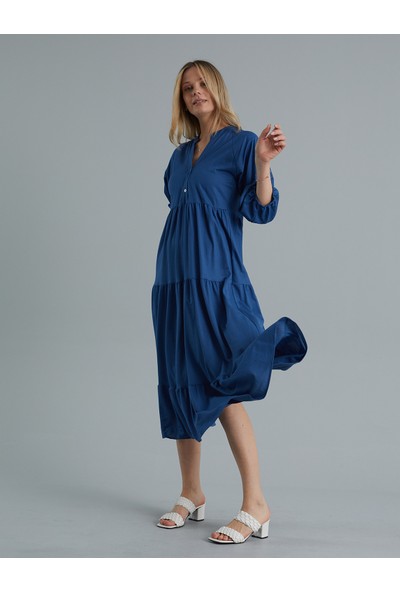 Yakası Kesik Elbise