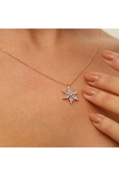 Opal Taşlı Yıldız Çiçeği Kolye