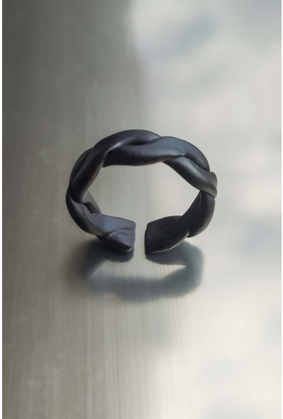 The Collection Mat Siyah Sarmalı Halka Şövalye Ayarlanabilir Yüzük The Collection Mat Siyah Sarmalı Halka Şövalye Ayarlanabilir Yüzük