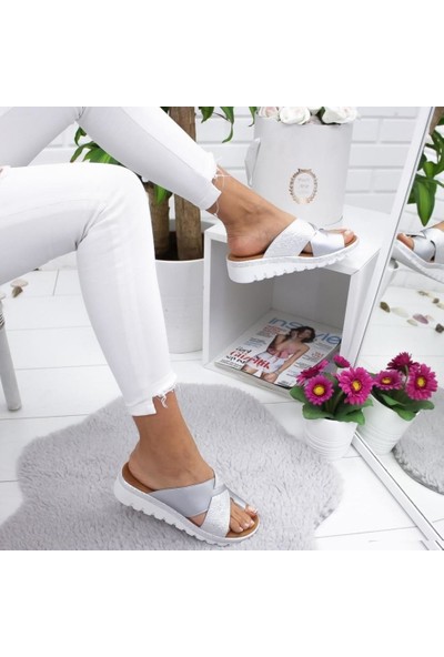 Ootdd Terlik Gümüş Renk (Yurt Dışından) Ootdd Terlik Gümüş Renk (Yurt Dışından)