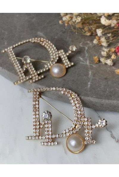 Luce Esse Dior Inci Detaylı Broş Luce Esse Dior Inci Detaylı Broş