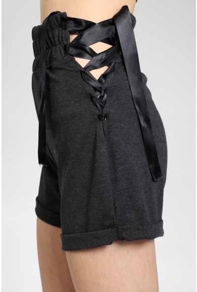 Yan Bağlamalı Siyah Şort