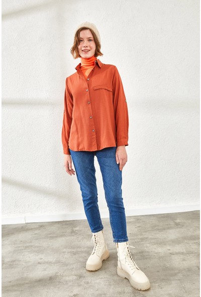 Oshebu Kadın Yanı Düğme Aksesuarlı Gömlek Oshebu Kadın Yanı Düğme Aksesuarlı Gömlek