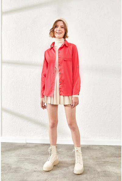 Oshebu Kadın Yanı Düğme Aksesuarlı Gömlek Oshebu Kadın Yanı Düğme Aksesuarlı Gömlek