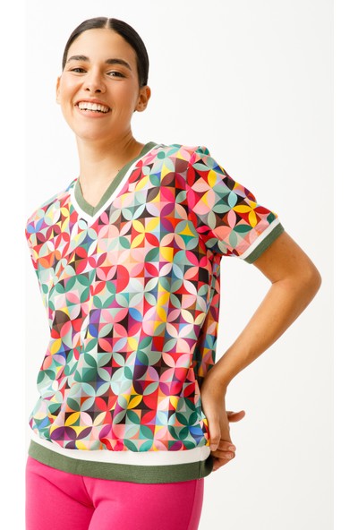 On V Yaka Ribanalı Desenli Bluz