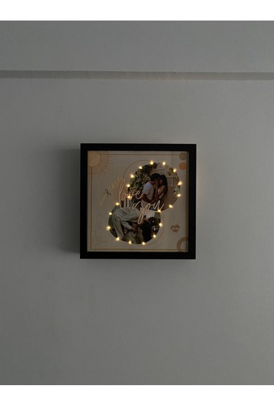 Kişiye Özel LED Işıklı Fotoğraflı Kişiselleştirilmiş Çerçeve! Kişiye Özel LED Işıklı Fotoğraflı Kişiselleştirilmiş Çerçeve!