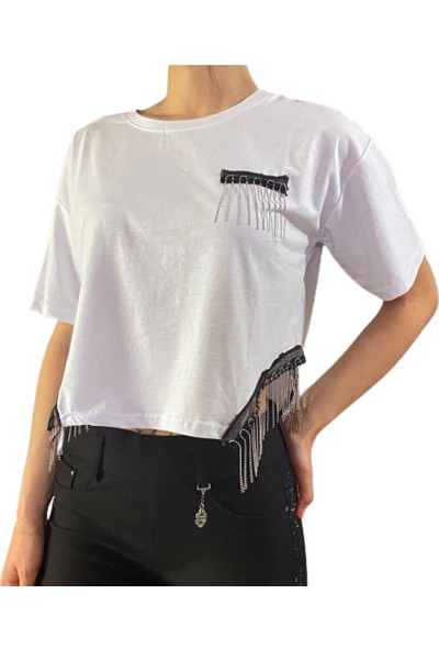Beyaz Böbrek Dekolteve Zincir Aksesuarlı Bohem T-Shirt
