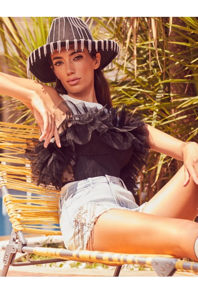 Koton Rachel Araz x Koton - Metal Detaylı Destroylu Kot Şort