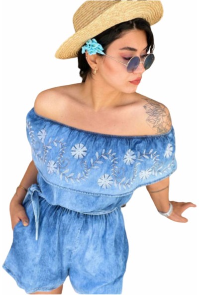 NV Trendy Şort Tulum Karmen Yaka ve Nakış Detaylı Ince Kumaş Tasarım