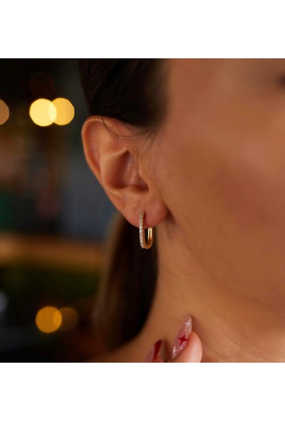 Çağdaş Sıra Taşlı Oval Küpe