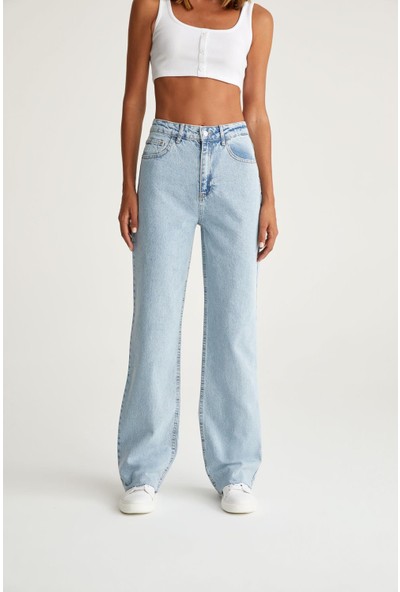 DeFacto Geniş Paça Yüksek Bel Paça Ucu Kesik Detaylı Jean Pantolon Y0084AZ22SM DeFacto Geniş Paça Yüksek Bel Paça Ucu Kesik Detaylı Jean Pantolon Y0084AZ22SM