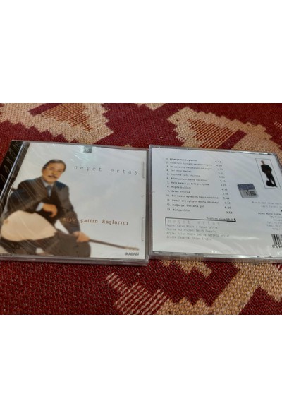Neşet Ertaş Garibin Dünyada Yüzü Gülmez CD CD Jelatinli Neşet Ertaş Garibin Dünyada Yüzü Gülmez CD CD Jelatinli
