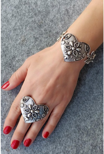Fildişi Aksesuar Antik Gümüş Kaplama Kalp Şekilli El Yapımı Ayarlanabilir Yüzük ve Bileklik Seti Fildişi Aksesuar Antik Gümüş Kaplama Kalp Şekilli El Yapımı Ayarlanabilir Yüzük ve Bileklik Seti