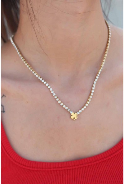 Clariss Yonca Figürlü Zirkon Taşlı Su Yolu Gold Renk Çelik Kadın Kolye Clariss Yonca Figürlü Zirkon Taşlı Su Yolu Gold Renk Çelik Kadın Kolye