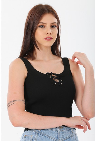 U&O Siyah Kare Yaka Ön Bağlamalı Atlet Bluz U&O Siyah Kare Yaka Ön Bağlamalı Atlet Bluz