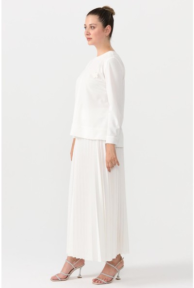 Nisaca Yakası Çicek Desenli Etekli Tesettür Takım Ekru Nisaca Yakası Çicek Desenli Etekli Tesettür Takım Ekru