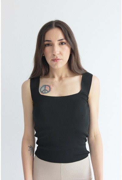 Novada Siyah Kare Yaka Askılı Triko Atlet